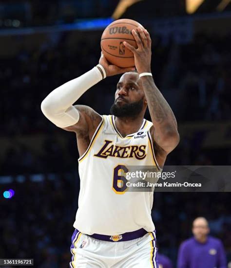 Lebron James Shoot Photos And Premium High Res Pictures Getty Images