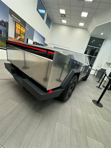 테슬라 사이버트럭 가까이서 봤더니 Zdnet Korea