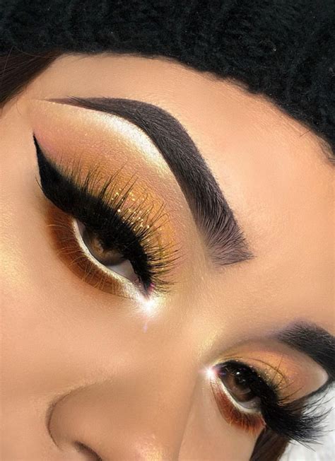 Best Eye Makeup Looks For 2021 Yellow Gold And Stunning Liner