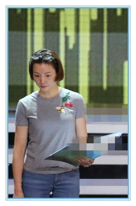 董卿牛仔叶倩文牛仔曾子墨牛仔大山谷图库