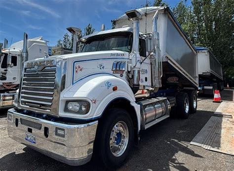 Lindsay Fox Opens Linfox Laverton Supersite