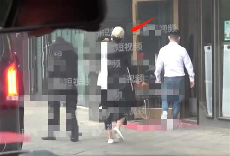 馬伊琍新戀情疑曝光？與神秘男子約會舉動親密，摸頭捏臉太有愛 每日頭條
