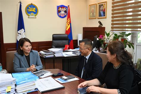 Төсвийн хөрөнгө оруулалтын чиглэлээр нийслэлийн төр захиргааны байгууллагын албан хаагчдыг