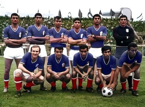 عکس بسیار قدیمی و بازسازی شده از تیم ملی فوتبال ایران در دهه چهل با