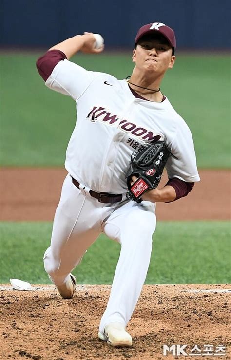 어제는 타자 오늘은 투수로 나섰는데…키움의 19세 한국판 오타니 연타석 홈런 허용→1이닝 3실점 난조