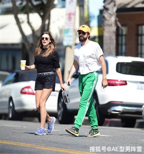 奥妹”伊丽莎白·奥尔森现身街头！和男友一起去健身，长腿抢眼罗比·阿内特