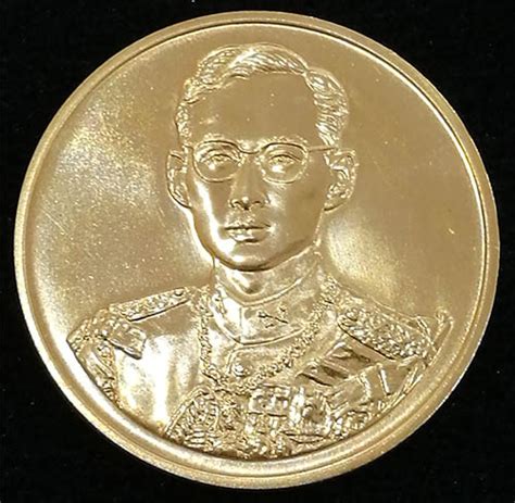 เหรียญที่ระลึกพิธีกาญจนาภิเษก ปี 2539 เนื้อทองคำ หนัก 15 กรัม สภาพสวย Unc ราคาถูกครับ