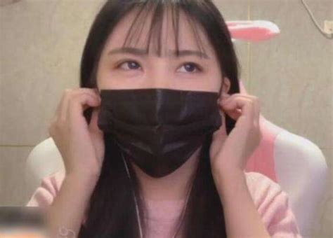 小团团第一次露脸后，粉丝掉了20万，无奈开启第二次露脸直播腾讯新闻