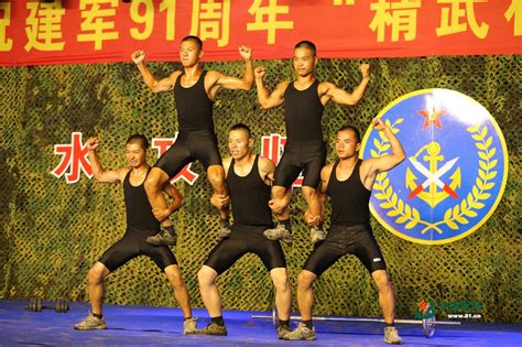 兵哥哥的肌肉铠甲让你健身有动力 中国军网