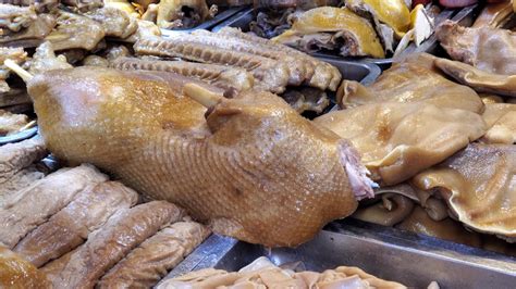 銅鑼灣 鵝頭頸王子 甘香清甜滷水鵝，入味豬大腸，滷水豬手，爽脆鵝腎，美味乳鴿 豬肚 沙薑鷄 鵝胸起片 灣仔 良記滷水