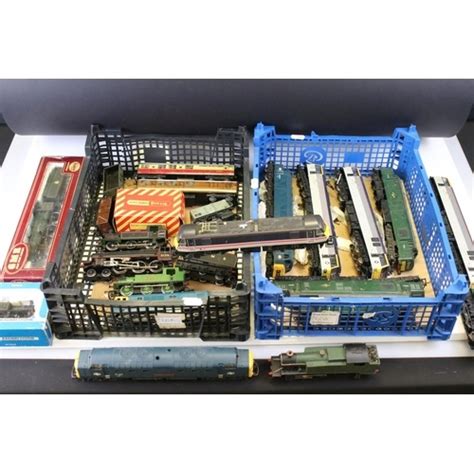 16 Oo Gauge Locomotives To Include Boxed Airfix Pendennis Ca In