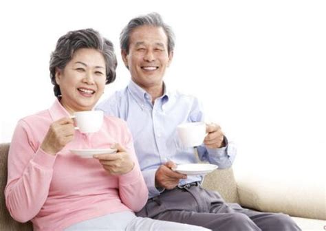 老人吃饭噎是怎么回事 老人吃饭容易噎住原因 黄昏老年网 中老年人健康门户网站