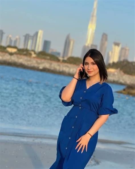 صور قمر الجديد وهي بلفستان الازرق تجنن يعمريي جمال بنت العراق😩💗تصميمي