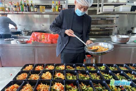 汨罗爱心餐厅为抗疫战士免费送餐