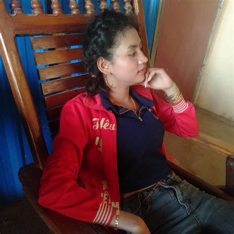 ដានី ក្មេងខ្មែរ លក់ឡេ និង កម្សៅ