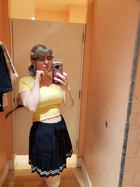 Nerdy Girl R2busty2hide