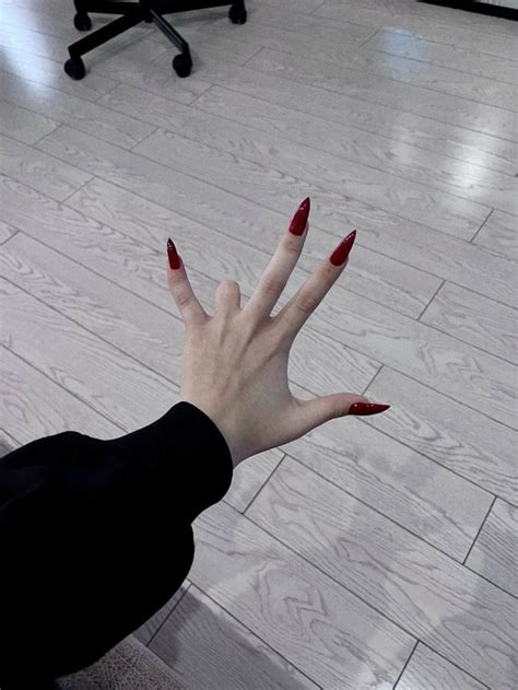маникюр маникюрныйинстаграм маникюрминдаль миндальныеногти красныйманикюр красный в 2024 г