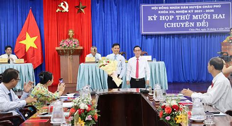 Ông Nguyễn Duy Đức được Bầu Giữ Chức Chủ Tịch HĐnd Huyện Châu Phú Khóa
