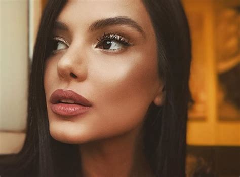 Pse Ky Këngëtar Shqiptar I Drejtoi Armën Almeda Abazit [foto Video]