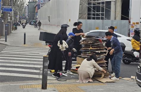 예명대학원대학교 사회복지학과 박사과정 학생들 폐지 줍는 어르신 도와따뜻한 감동 전해