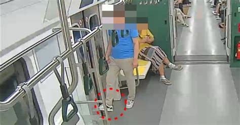 지하철 문 못 닫게 발 끼우고 운전실 침입 승강기 안전펜스 던진 승객들