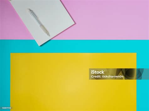 최소한의 평면 위치 종이 펜과 화려한 배경에 갈색 봉투와 메모에서 의료 및 병원 장비 개념 X 레이에 대한 스톡 사진 및 기타 이미지 X 레이 개념 개념과 주제