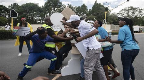 দক্ষিণ আফ্রিকায় পানি সঙ্কটে নাকাল জনজীবন