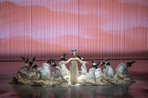 艺术 郑州观众点赞舞剧杜甫 澎湃号媒体 澎湃新闻 The Paper