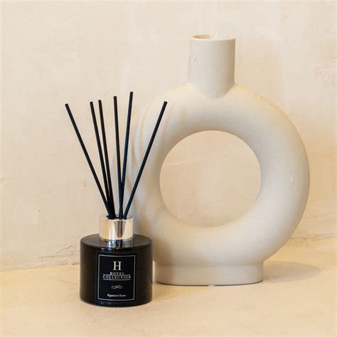 Androgynous Scented Reed Diffuser With Woodsy And Floral Notes Hotel