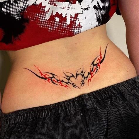 Bellos Tatuajes En Espalda Baja