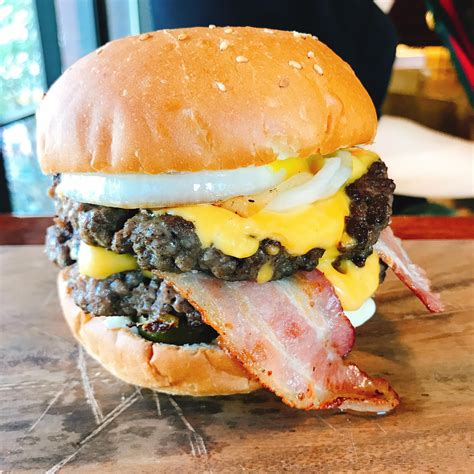 대구맛집일보 수제버거의 바이블 월성동 잭슨버거 참깨빵위에 순쇠고기 패티두장 치즈폭탄에