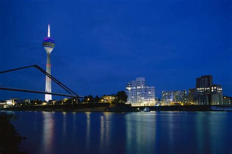无人高楼大厦横图室外白天正面度假河流美景水城市风光标志建筑城市大桥大厦地标建筑立交桥摩天大楼桥梁德国