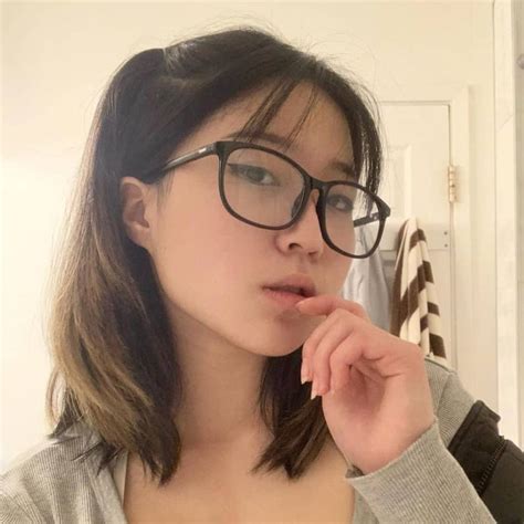 Hot Sexy Lily Hanabi Bikini Pics