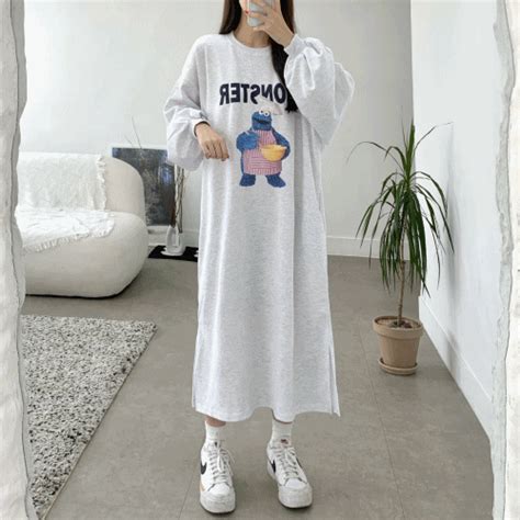 쿠킹 몬스터 쉐프 영문 루즈 박시 아방 빅사이즈 오버핏 트임 포켓 롱 원피스 에이블리