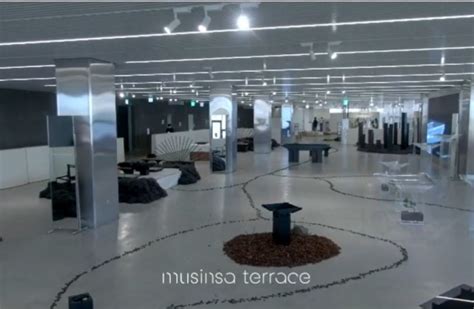 유니클로 떠난 홍대에 무신사 스탠다드 첫 매장 5월 오픈 [언박싱] 네이트 뉴스