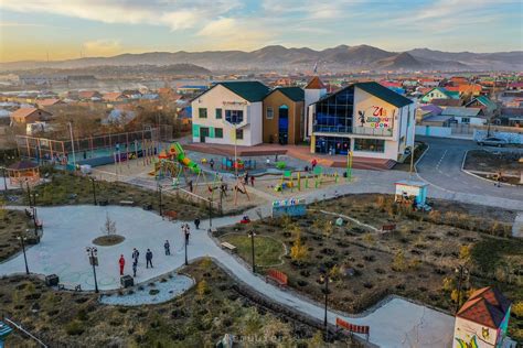 Лантуу хүү Home