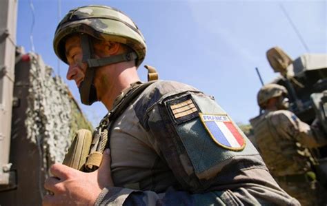 Франція надішле інструкторів в Україну Сирський