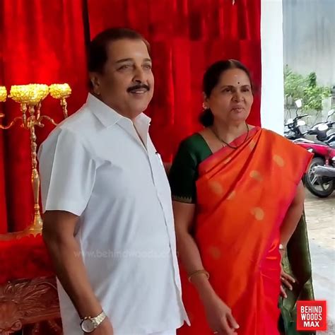 Photo எடுத்தே ஆகணும் வா மனைவி கைய புடிச்சு கூட்டிட்டு வந்த Sivakumar Photo எடுத்தே ஆகணும்