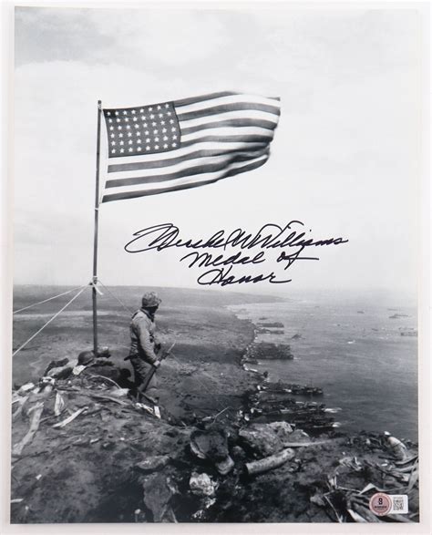 Hershel Williams Signed 11x14 Photo Inscribed Medal Of Honor Beckett