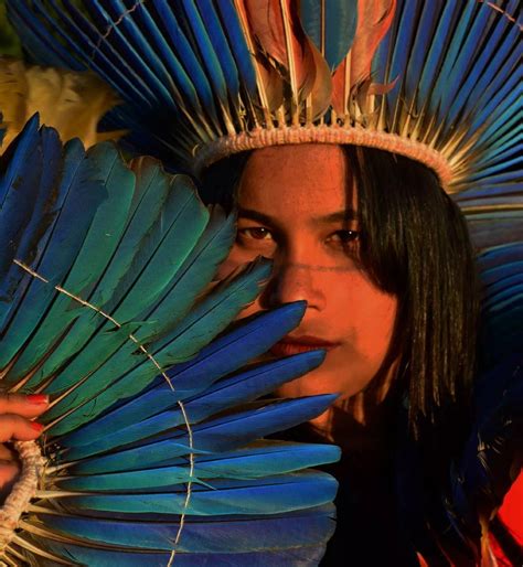 Papo Com Kaê Guajajara Sobre O Seu Pioneiro álbum Visual Indígena Viver Para Além Do