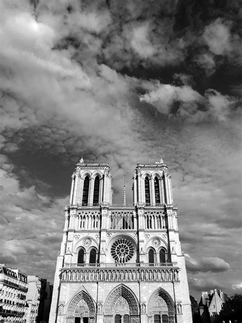 콘크리트 건물의 그레이스케일 사진 사진 Unsplash의 무료 건축학 이미지