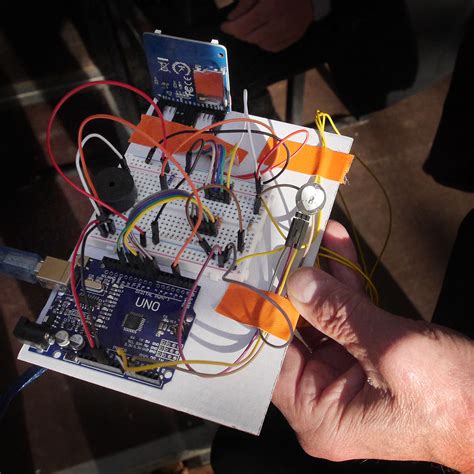 Niklas Roy TRUE FALSE DIY Polygraph Workshop