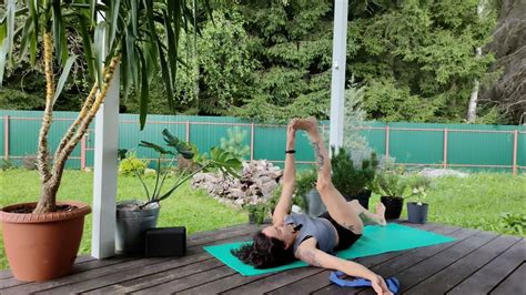 ЙОГА ДЛЯ НАЧИНАЮЩИХ Комплекс для вытяжение области ягодиц грушевидных мышц ТБ суставов Youtube