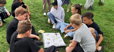 ЛОЛ Бригантина День третий Утро в лагере началось с традиционного построения подъёма флага