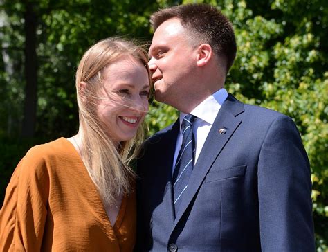 Roześmiany Szymon Hołownia Z żoną Na Wystawie Było Warto Super