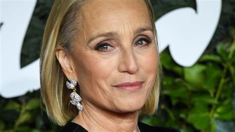 Kristin Scott Thomas Brings The Gray Hair Trend To The Fashion Awards