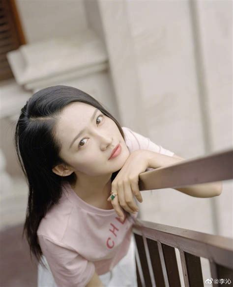 Li Qin Poses For Photo Shoot China Entertainment News Poses For Photos Entertainment News