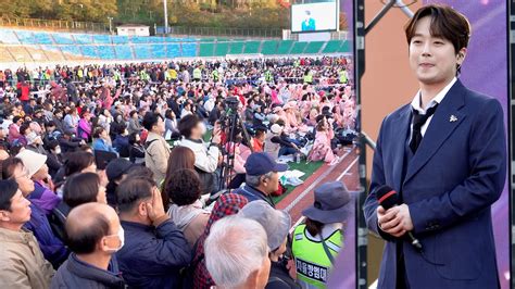 이찬원 너만 보여 이찬원 슬로건메시지와 함께 등장 동두천 해피 힐링콘서트 뜨거운 현장 분위기🔥 똑부러지는 행사 취지 설명 및 국제 빙상 스케이트장 유치 기원