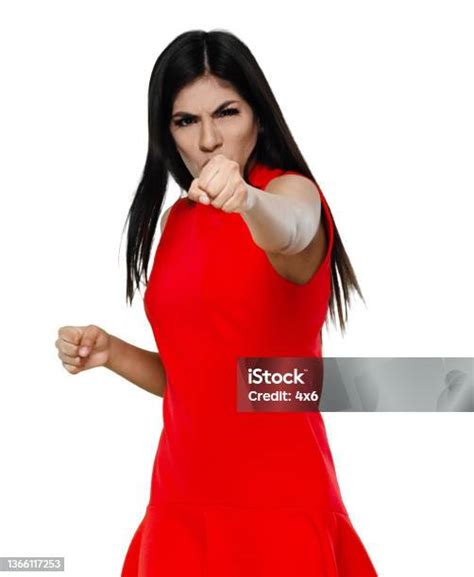 흰색 배경 착용 드레스 앞에 서 라틴 아메리카와 히스패닉 민족 여성 사람들에 대한 스톡 사진 및 기타 이미지 사람들 컷아웃