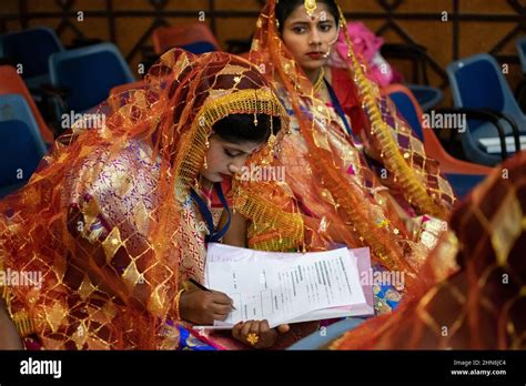 Kolkata West Bengal India Th Feb A Bride Is Signing The Marriage Registration Papers